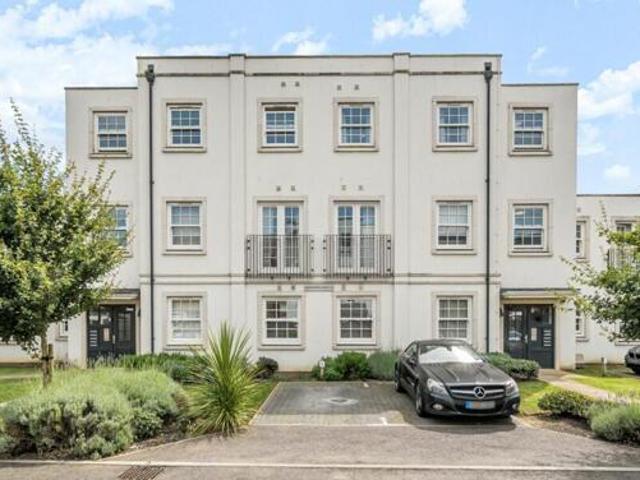 Carpenters Court, Clarence Road, 2 Bedroom Flat