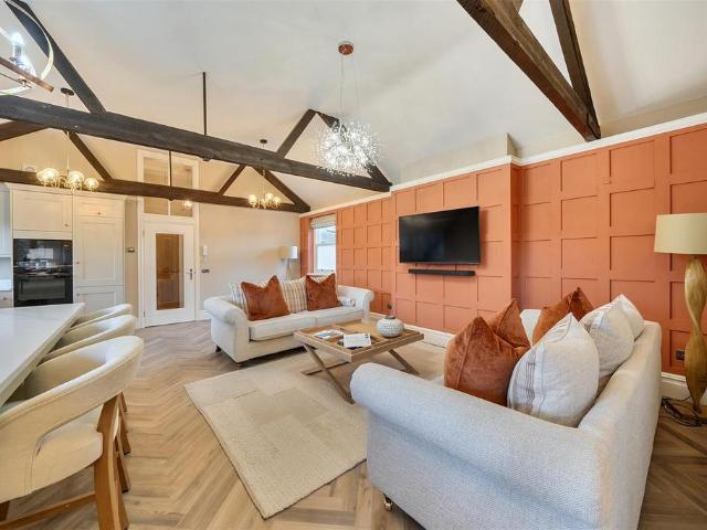 Carpenters Lane, Cirencester GL7 2 bed house to rent £2,995 pcm £691 pw