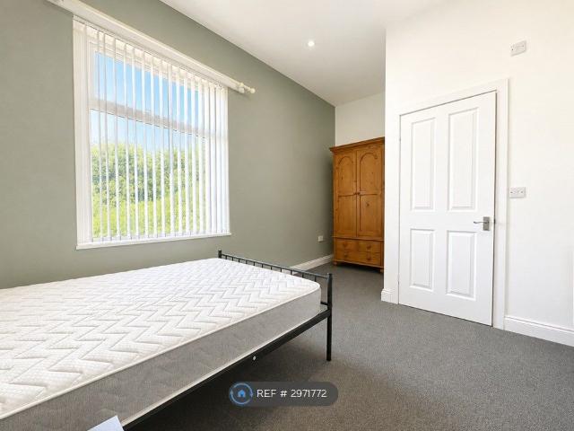 Carr Lane, Shipley BD18, Room to rent, £525 pcm | PrimeLocation