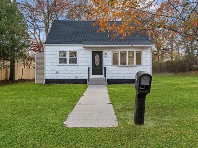 Carr Ln, Coram, Home For Sale