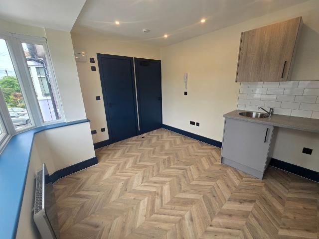Carr Road, Northolt UB5, Studio to rent, £900 pcm | PrimeLocation