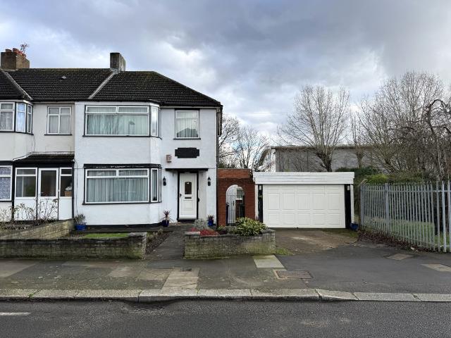 Carr Road, Northolt UB5, 3 bed end terrace house to rent, £2,500 pcm | PrimeLocation