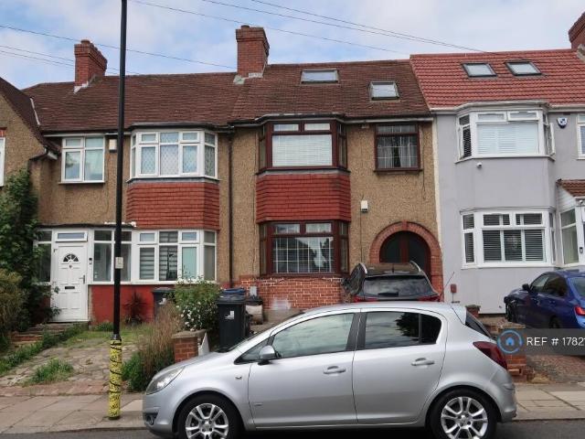 Carr Road, Northolt, UB5 5 bed terraced house to rent £2,650 pcm £612 pw