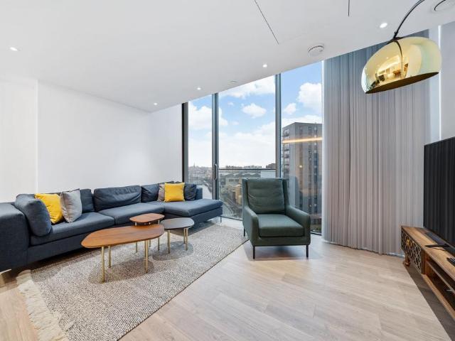 Carrara Tower 1 Bollinder Place. 1 bed apartment to rent £3,600 pcm £831 pw