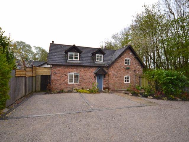Carrhouse Lane, Leyland PR26 4 bed detached house to rent £1,695 pcm £391 pw