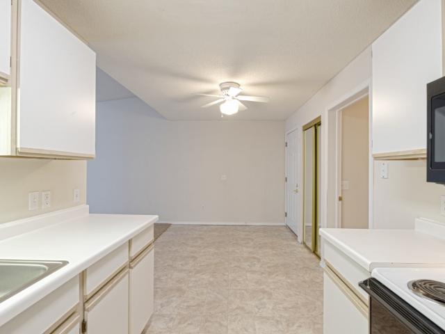 CARRINGTON COURT 2 Bedroom Apartment for Rent at 700 Evergreen Dr, Burnsville, MN 55337