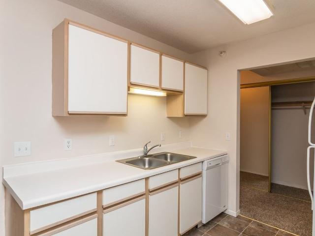 CARRINGTON COURT 2 Bedroom Apartment for Rent at 700 Evergreen Dr, Burnsville, MN 55337