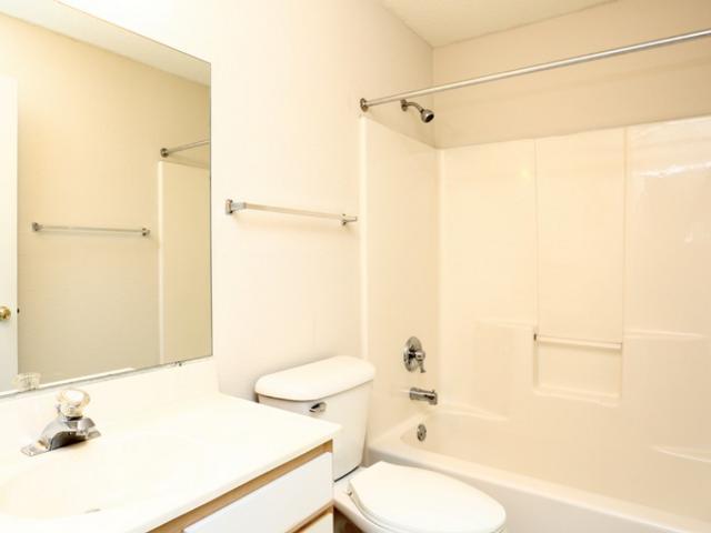 CARRINGTON COURT 3 Bedroom Apartment for Rent at 700 Evergreen Dr, Burnsville, MN 55337