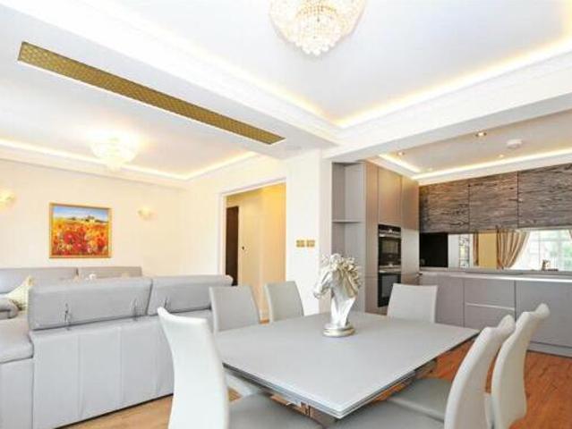 Carrington House, Hertford Street, 2 Bedroom Flat