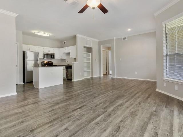 Carrington Park 1 Bedroom Apartment for Rent at 3001 Communications Pkwy, Plano, TX 75093