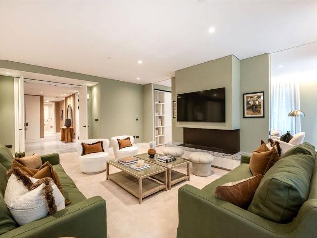Carrington Street, W1J