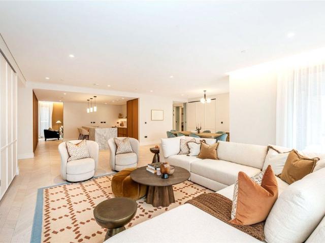 Carrington Street, W1J