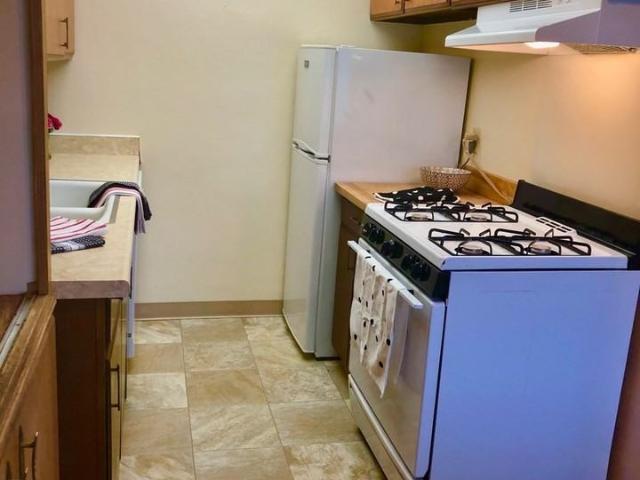 Carriage Court 2 Bedroom Apartment for Rent at 2570 N Maryland Ave, Milwaukee, WI 53211 Murray Hill