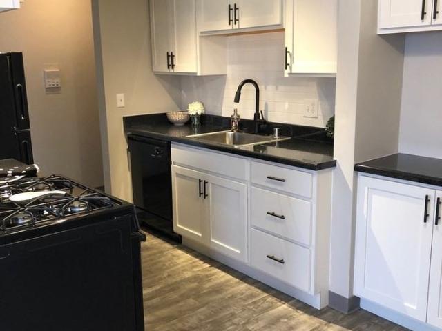 Carriage Court 3 Bedroom Apartment for Rent at 2570 N Maryland Ave, Milwaukee, WI 53211 Murray Hill