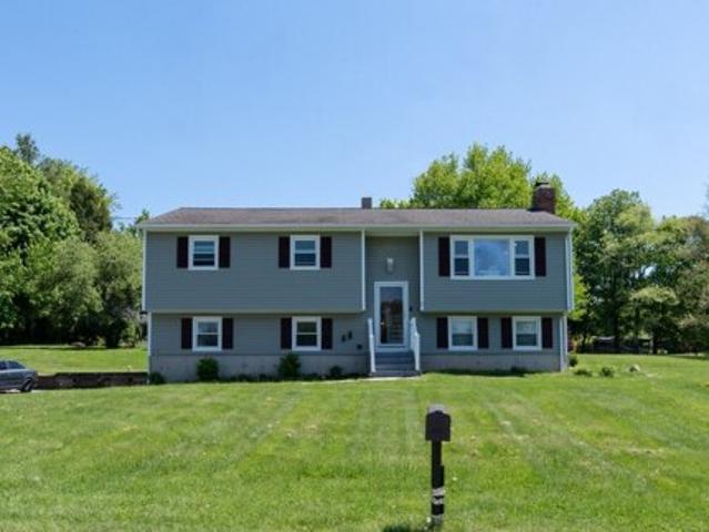 Carriage Dr, New Milford, Home For Sale