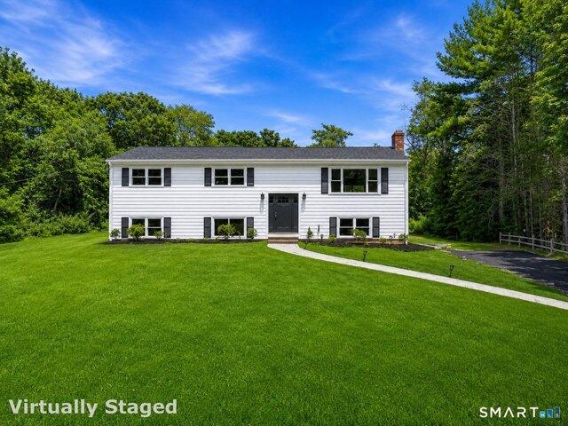 Carriage Dr, North Haven, Home For Sale