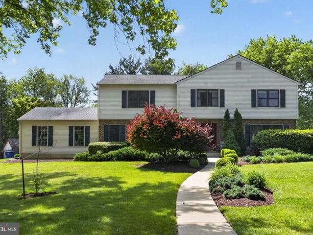 Carriage Hill Dr, Moorestown, Home For Sale
