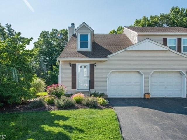Carriage Ln, Newton, Condo For Sale