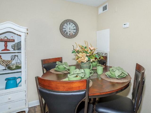 Carriage Place Apartments 2 Bedroom Apartment for Rent at 505 Wells Fargo Dr, Houston, TX 77090