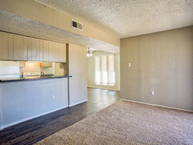 Carriages 3 Bedroom Apartment for Rent at 1600 Jones Dr, Arlington, TX 76013