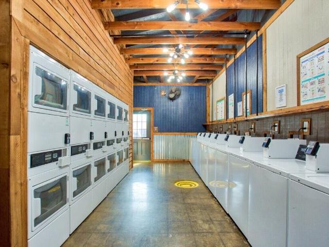 Carriages 2 Bedroom Apartment for Rent at 1600 Jones Dr, Arlington, TX 76013