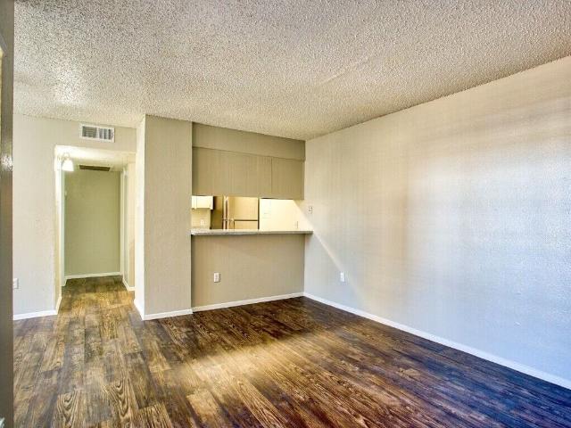 Carriages 2 Bedroom Apartment for Rent at 1600 Jones Dr, Arlington, TX 76013