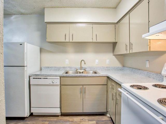 Carriages 2 Bedroom Apartment for Rent at 1600 Jones Dr, Arlington, TX 76013