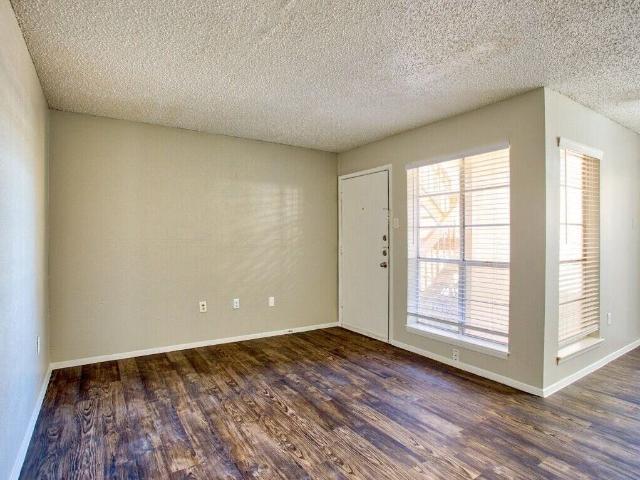 Carriages 2 Bedroom Apartment for Rent at 1600 Jones Dr, Arlington, TX 76013