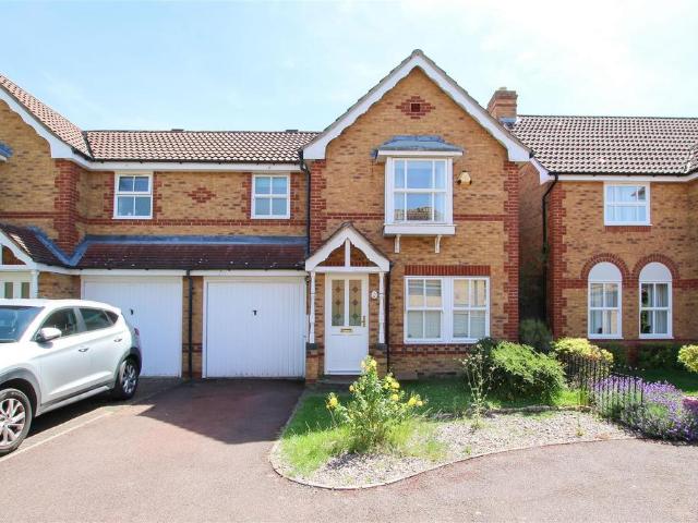 Carrick Close, Cambridge CB1 3 bed terraced house to rent £1,890 pcm £436 pw