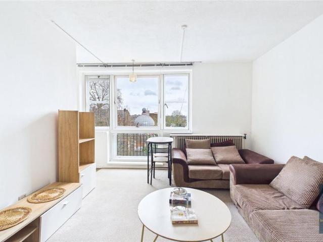 CARRICK COURT, Kennington Park Road. Studio to rent £1,625 pcm £375 pw