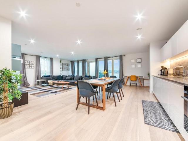 Carrick House, Royal Wharf, London, E16 3 bed flat to rent £3,497 pcm £807 pw