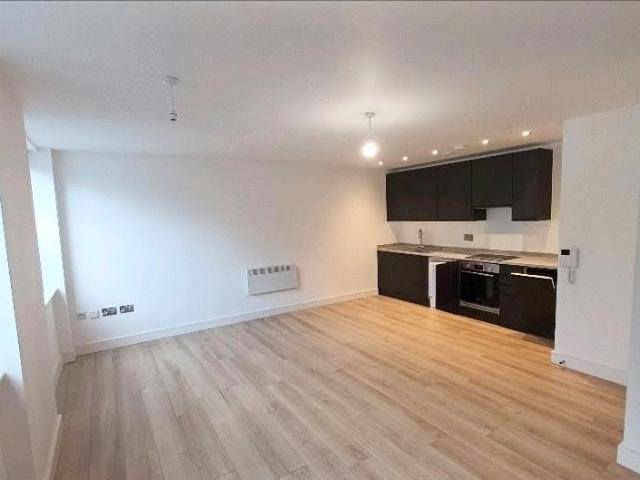 Carrs Road, Cheadle SK8, 1 bed flat to rent, £820 pcm | PrimeLocation