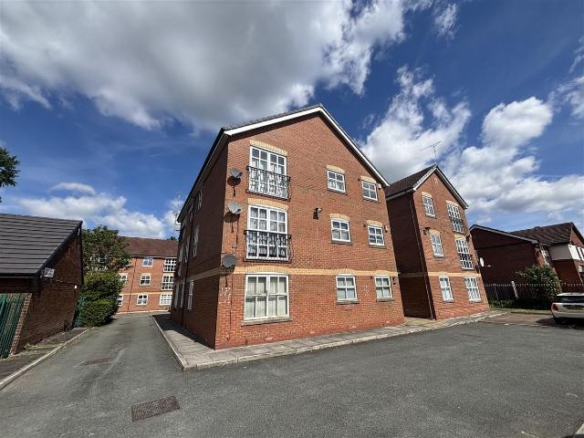 Carrswood Road, Manchester M23, 2 bed flat to rent, £1,000 pcm | PrimeLocation