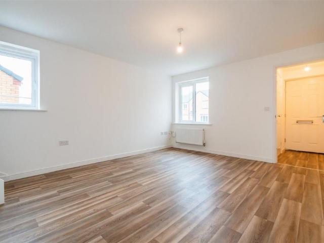 Carrwood Park, Bradford, BD4 2 bed semi detached house to rent £1,075 pcm £248 pw