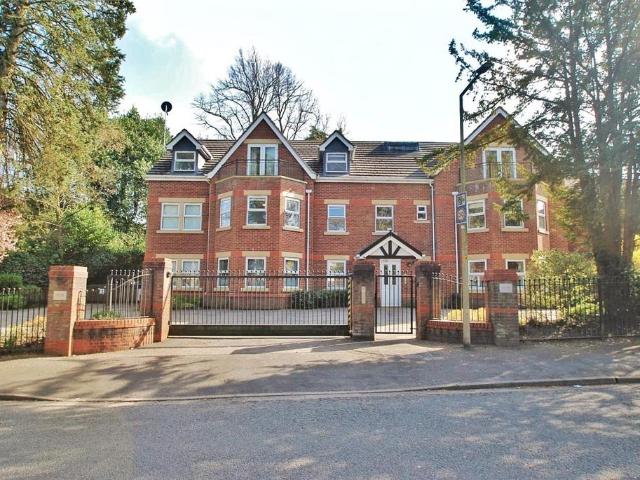 Carrwood Road, Bramhall, SK7 3 bed apartment to rent £1,700 pcm £392 pw