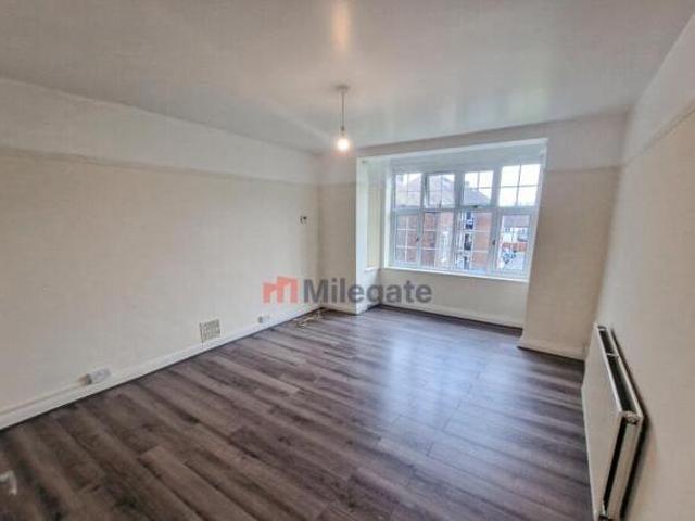Carshalton Road, Carshalton, 2 Bedroom Flat