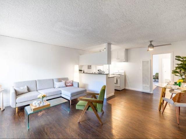 Carson Oakwood Apartments Studio Apartment for Rent at 4444 Hazeltine Ave, Los Angeles, CA 91423 Sherman Oaks