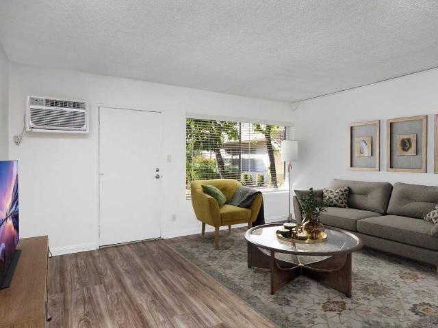 Carson Oakwood Apartments 1 Bedroom Apartment for Rent at 4444 Hazeltine Ave, Los Angeles, CA 91423 Sherman Oaks