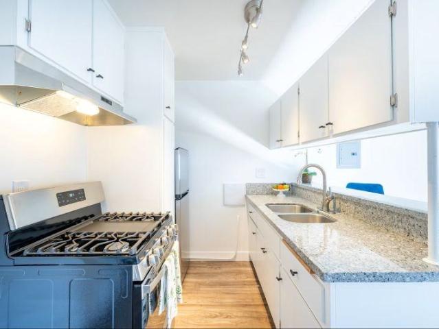 Carson Oakwood Apartments 1 Bedroom Apartment for Rent at 4444 Hazeltine Ave, Los Angeles, CA 91423 Sherman Oaks