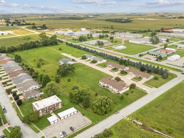 Carstensen Dr, Waverly, IA 50677
