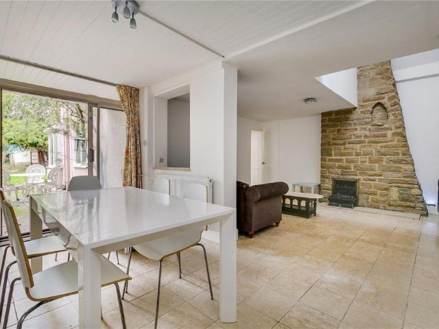 Castelnau, London