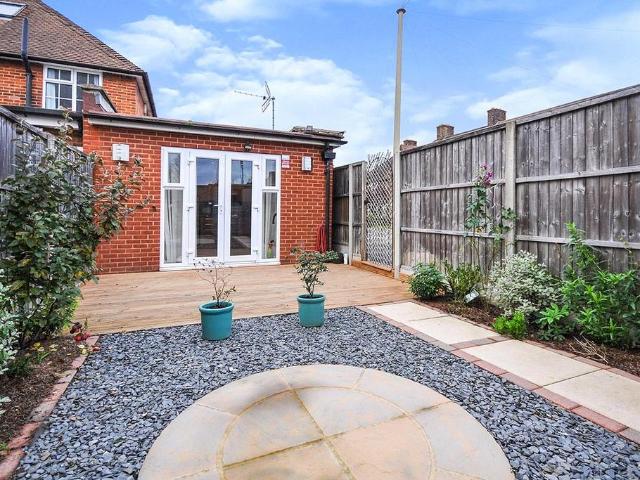 Castillon Road, London SE6 1 bed bungalow to rent £1,475 pcm £340 pw