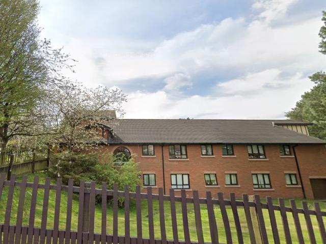 Castleton Crescent, Glossop SK13, 1 bed flat to rent, £792 pcm | PrimeLocation