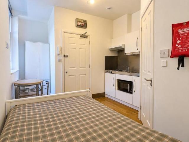 Castletown Road, LONDON Studio to rent £1,049 pcm £242 pw