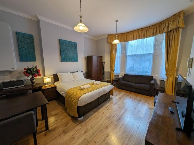 Castletown Road, London W14, 1 bed terraced house to rent, £1,925 pcm | PrimeLocation