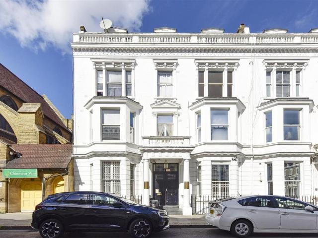 Castletown Road, London W14 1 bed flat to rent £1,950 pcm £450 pw