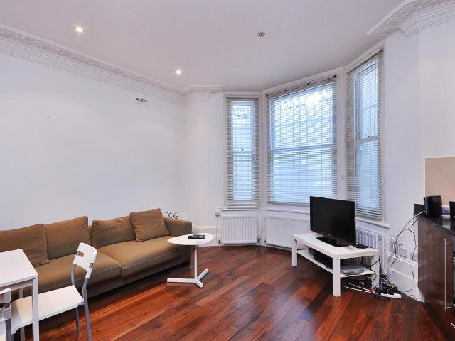 Castletown Road, London W14, 2 bed flat to rent, £2,750 pcm | PrimeLocation