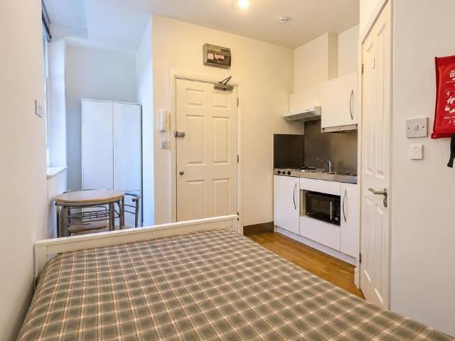 Castletown Road, London W14, Studio to rent, £1,049 pcm | PrimeLocation