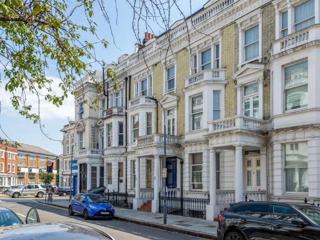 Castletown Road, London W14 Studio to rent £1,275 pcm £294 pw