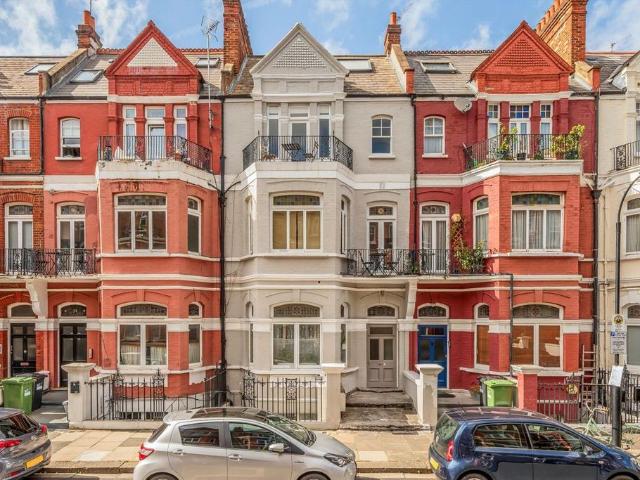 Castletown Road, London W14 Studio to rent £1,600 pcm £369 pw